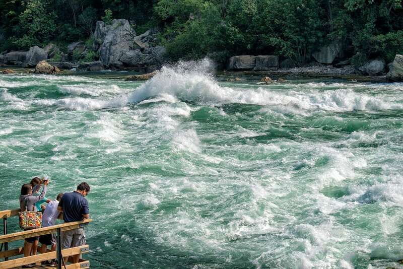 Niagara Falls, Canada: Sightseeing Tour with Boat Ride - Practical Tips for Your Tour