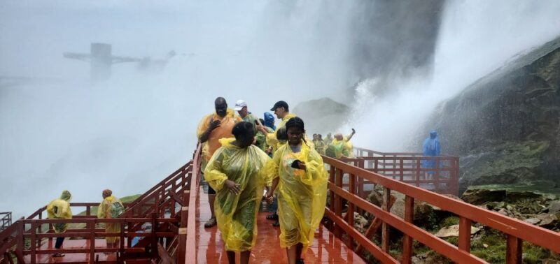 Niagara Falls Canada & USA: Small Group Deluxe Tour - A Well-Balanced Itinerary for All Travel Styles