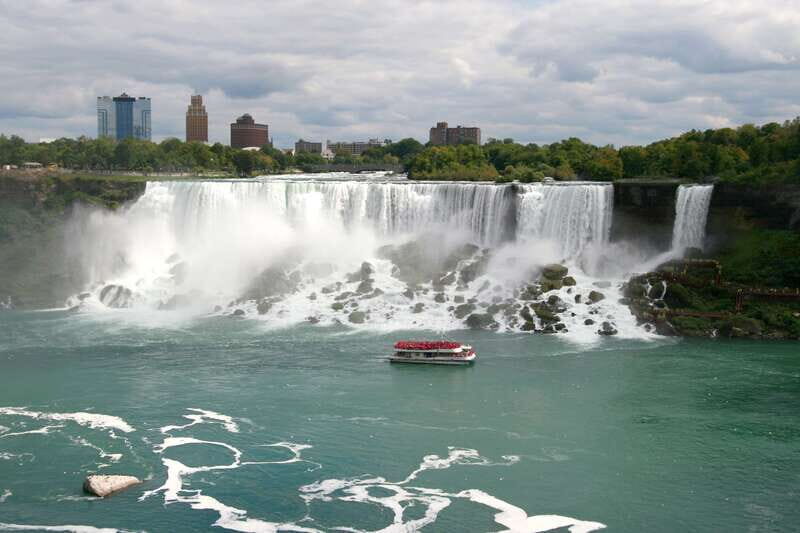 Niagara Falls: Day & Night Tour with Boat Ride and Dinner - FAQ