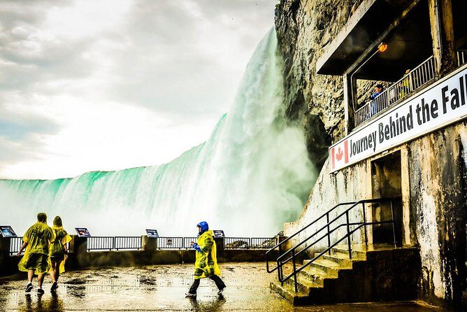 Niagara Falls Tour from Toronto with Boat, Journey Behind the Falls and Lunch - FAQ