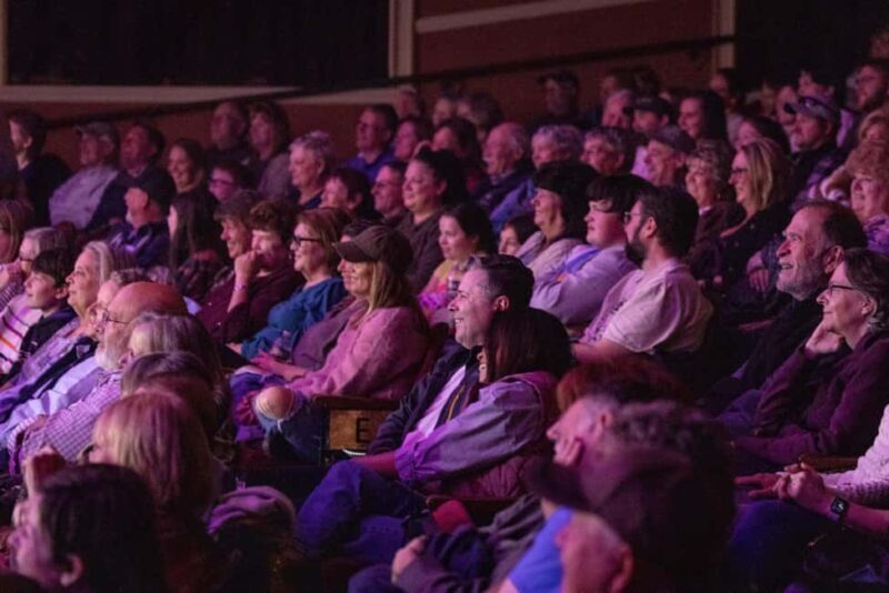 Niagara Falls, USA: Magic Theatre - Illusionist Leon Etienne - Practical Details
