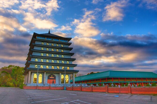 Niagara-on-the-Lake: Guided Vehicle Tour Prettiest Town in Canada - FAQ