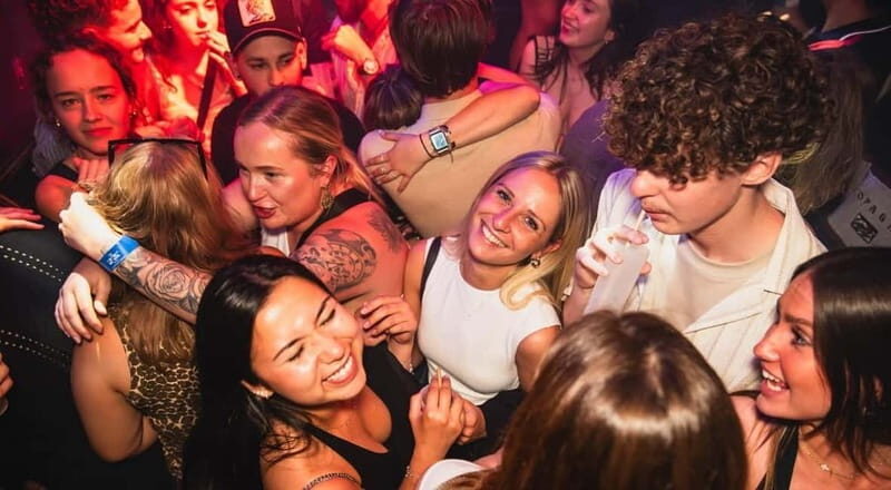 Nice: Party Bar Crawl, 4 Bars + 1 Club with VIP & Free Shots - Why Choose This Night Out?