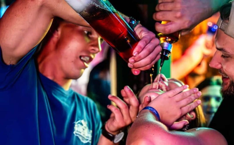Nice: Party Bar Crawl, 4 Bars + 1 Club with VIP & Free Shots - What’s the Real Value?