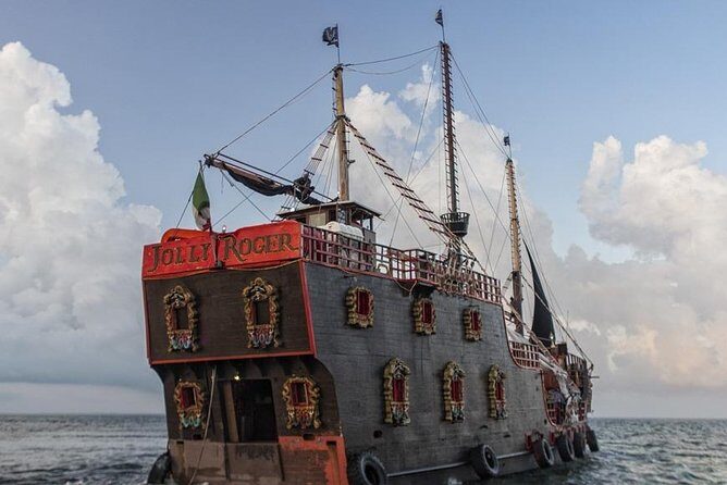 Night Pirate Ship Cruise in Cancún with Show & Lobster Dinner - Authenticity and Family Fun
