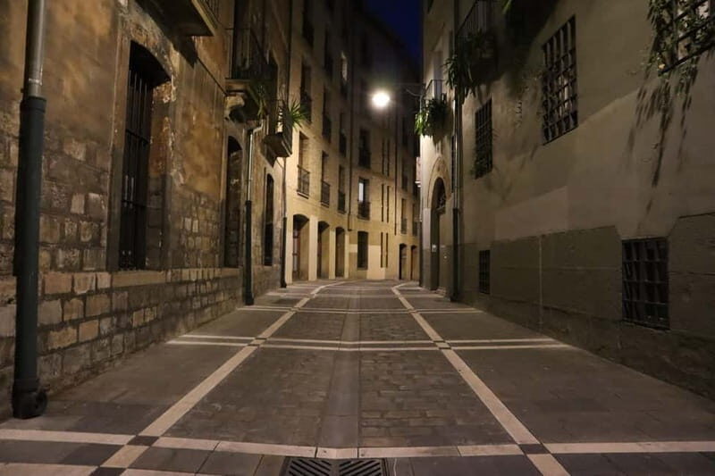 Night-Time Tour Legends and Mysteries of Pamplona - Key Points