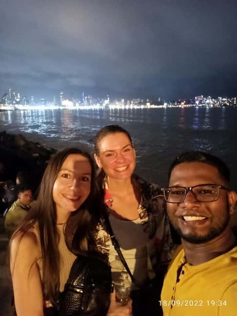 Night Tour: Mumbais Nights & Buzzing Bazaars - An Introduction to Mumbai by Night
