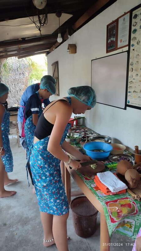 Nilaveli: Sri Lankan Cooking Class with a Local Family - Key Points