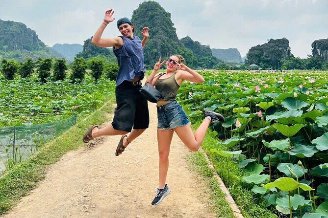 Ninh Binh Adventure: Trang An/Tam Coc Boat Ride & Mua Cave Hike - Climbing to Mua Cave’s Panoramic Views