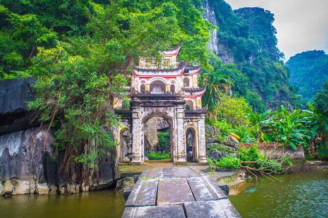 Ninh Binh Day Tour by Luxury Transfer from HANOI (Group of 9) - Exploring the Itinerary in Detail