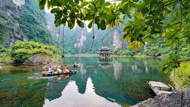 Ninh Binh Day Tour: Hoa Lu, Trang An Mua Cave, Boat Ride - Diving Into the Ninh Binh Experience