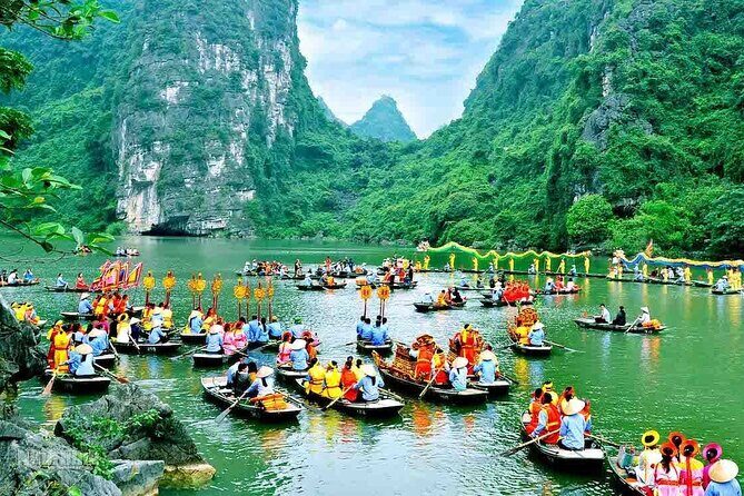 Ninh Binh Day Tour: Trang An, Bai Dinh & Mua Cave from Hanoi - Return Journey and Reflections