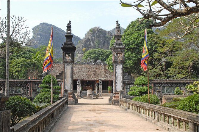 Ninh Binh Day Trip: Hoa Lu Temples - Tam Coc Boat Trip - Mua Cave - Hearty Vietnamese Lunch: A Taste of the Region