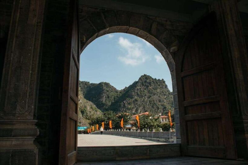 Ninh Binh: Hoa Lu, Trang An, and Mua Cave Day Tour - A Detailed Look at the Tour Experience