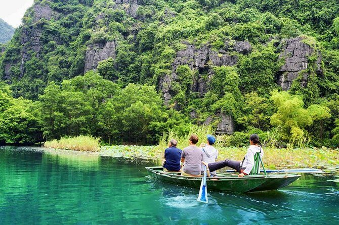 Ninh Binh Private Tour : Hoa Lu Citadel - Tam Coc Boat Trip - Bich Dong Pagoda - Journey Through History and Nature