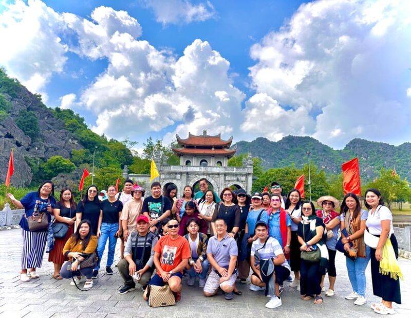 Ninh Binh Private Tour: Hoa Lu-Tam Coc-Mua Cave and Cycling - Reaching the Top of Mua Cave