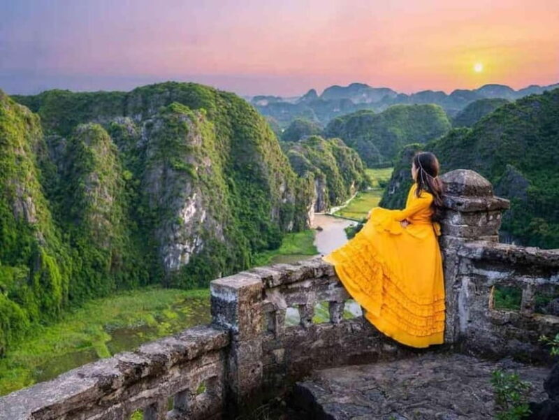 Ninh Binh Sunset Motorbike: Mua Cave, Coi Khe & Hoa Lu Town - Evening Stroll through Hoa Lu