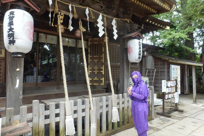 Ninja Explores Old Samurai Residences in Sakura - Key Points