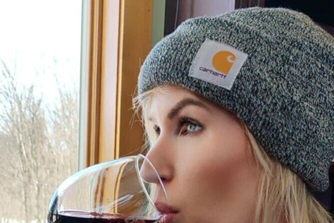 Non Bus Traverse City Leelanau Peninsula Sunset Wine Tour - The Itinerary in Detail