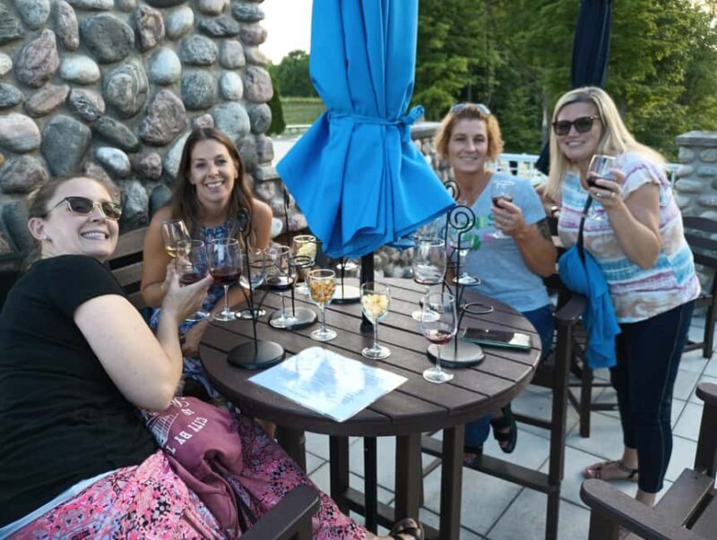 NON BUS Traverse City Leelanau Peninsula Sunset Wine Tour - The Sum Up