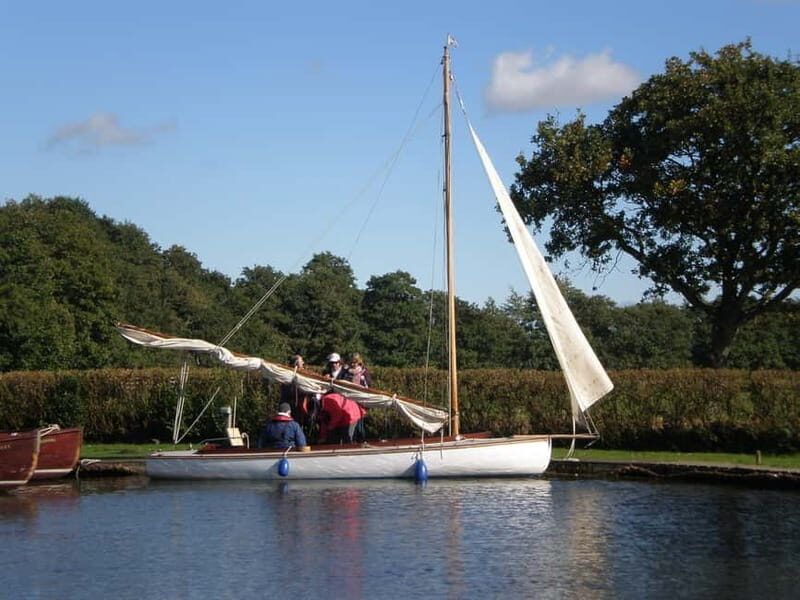 Norfolk: Broads & Coast Online Road Trip Travel Guide - The Scenic Norfolk Broads: Tranquility and Wildlife