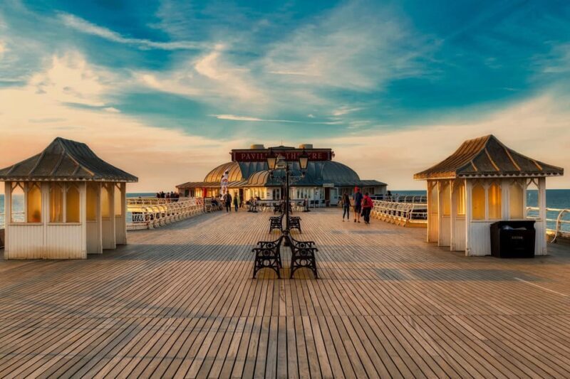 Norfolk: Broads & Coast Online Road Trip Travel Guide - Coastal Towns and Beaches: Classic Seaside Charm
