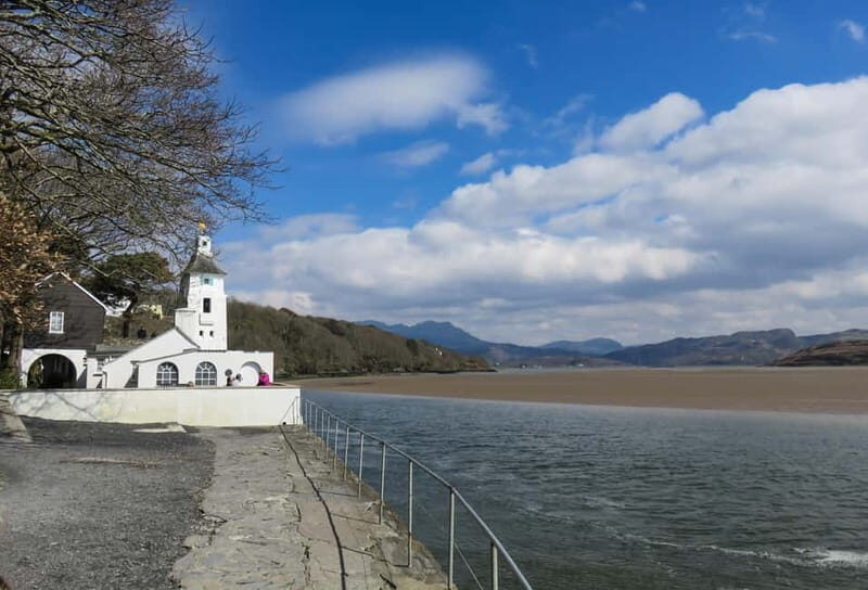 North Wales' Coast: Online Trip Travelguide Anglesey/Wrexham - Key Points