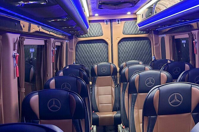 Northern Lights Chase minibus, portraits, toilet, meal, guarantee - Food & Facilities: Making the Night Enjoyable