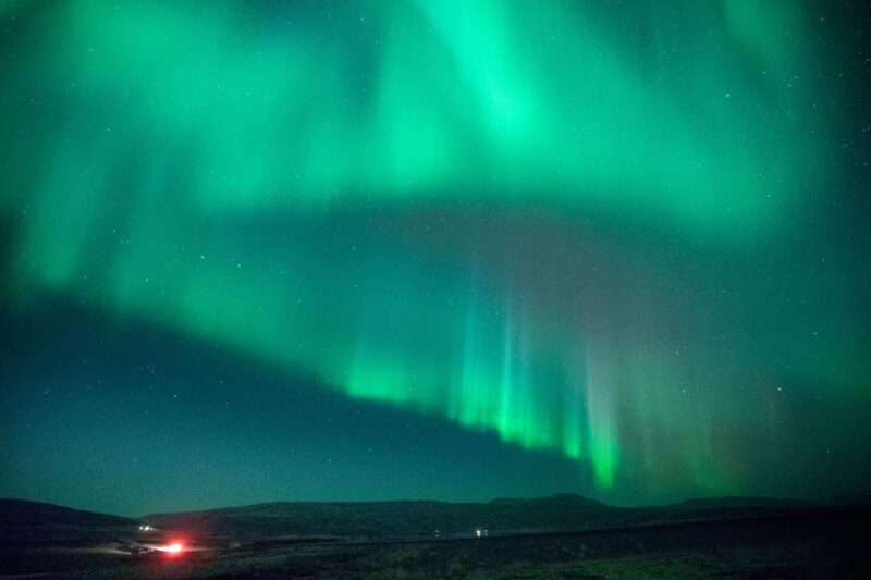 Northern Lights in Mini Bus, Photos, Hot Cocoa and Pastries - Why This Tour Works