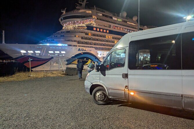 Northern Lights Minibus Chase Max 16 Person In Group - FAQ