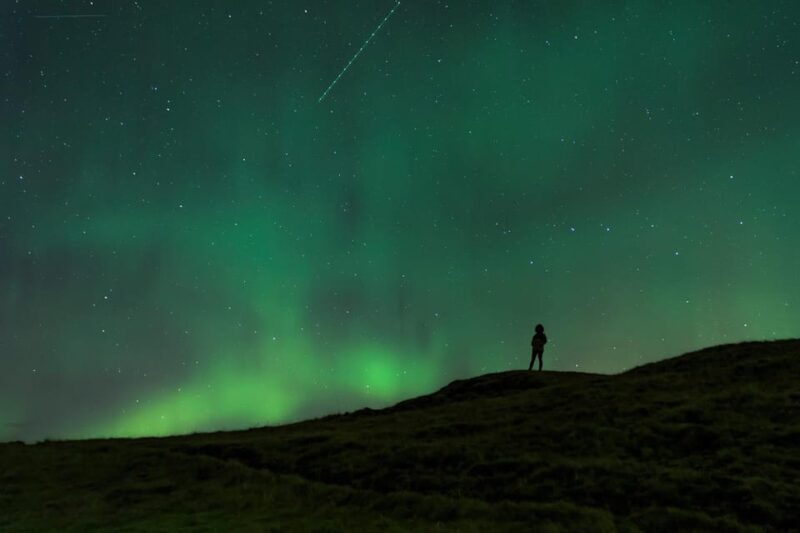 Northern Lights, Off-Road Truck, Photos, Hot Cocoa, Pastries - Authentic Experience & Authenticity