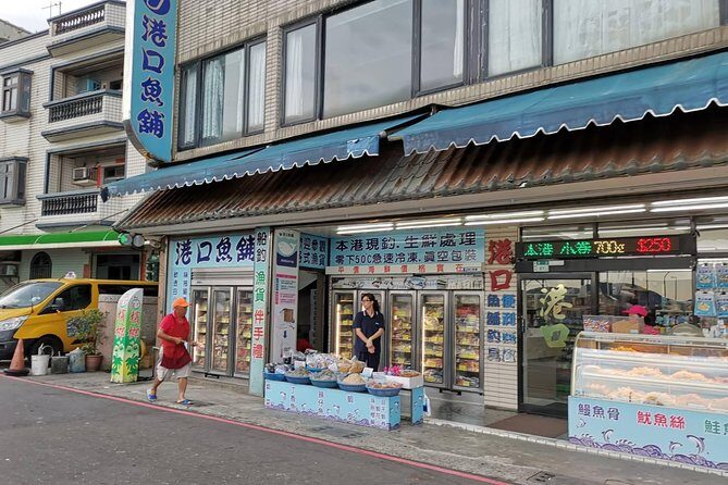 Northern Taiwan Private Adventure: Yehliu, Jiufen, & Pingxi - The Highlights of the Tour