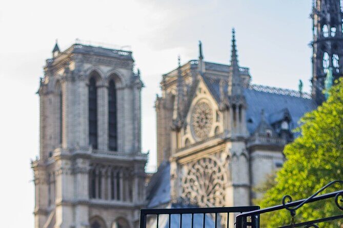 Notre Dame Interior Guided Tour with Scheduled Group Access - Key Points