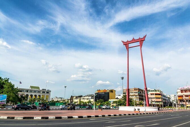 NR-02 KohRattanakosin old town cycling with Loha Prasat,The Giant Swing and more - Key Points