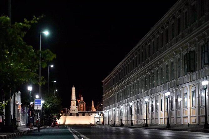 NR-02 KohRattanakosin old town cycling with Loha Prasat,The Giant Swing and more - What’s Included & What’s Not