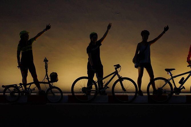 NR-06 Ride to enjoy variety of Thai foods in local famous market - A Closer Look at the Tour Experience