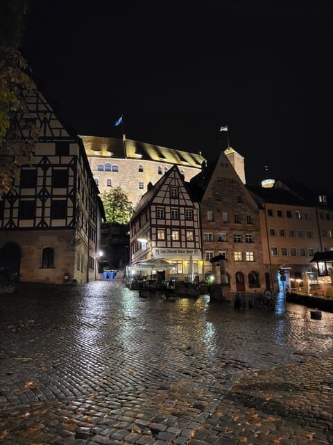 Nuremberg: The Old Town in Evening Light - IN GERMAN - FAQs