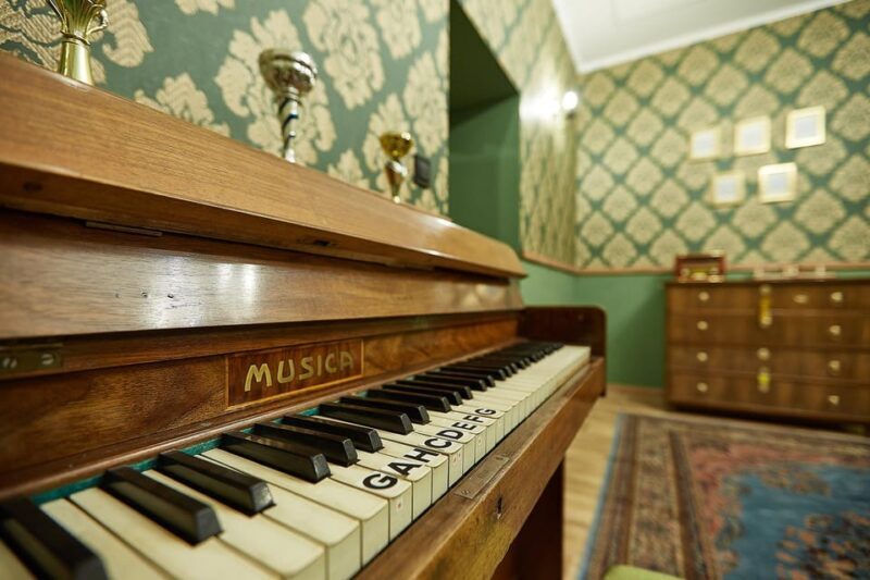 Nürnberg: Sherlock's Case Escape Room Game - What Makes It Stand Out