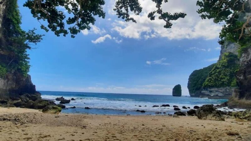Nusa Penida: East, West, or Snorkeling Tour with Guide - Combining East and West: The Full-Day Tour