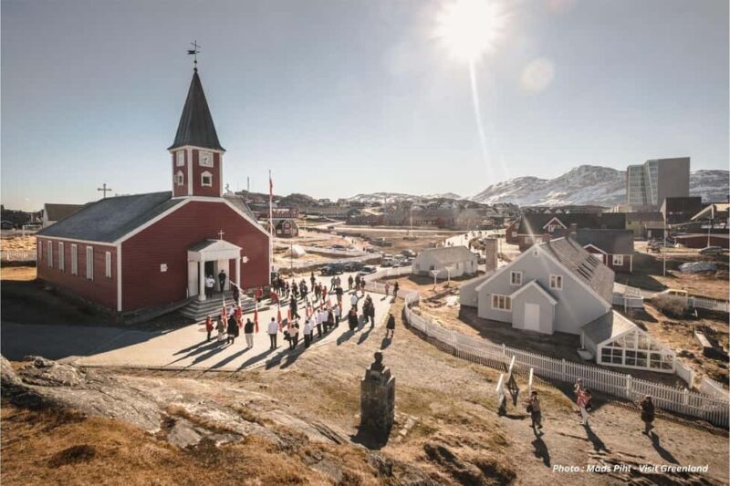 Nuuk Walking Tour with Museum Visit & Greenlandic Tasting - Discover Nuuk on Foot: A Balanced Look at the Greenlandic Cultural Tour