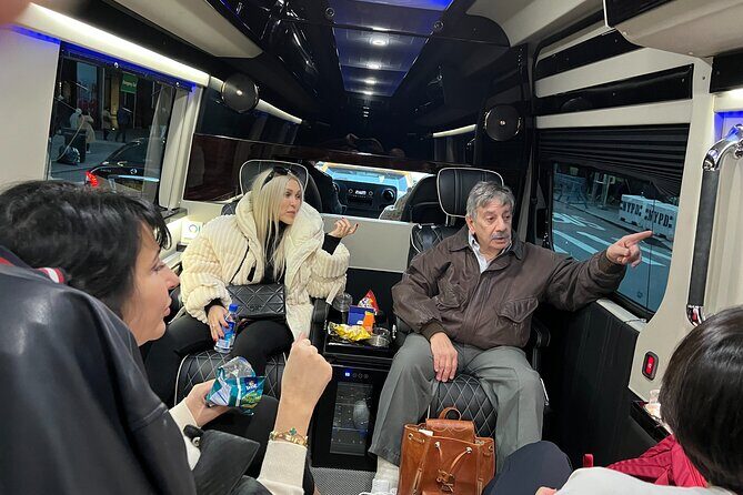 NYC Christmas Lights Tour by Limousine (Manhattan/ Dyker Heights) - What Do We Love?