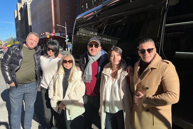 NYC Christmas Lights Tour by Limousine (Manhattan/ Dyker Heights) - FAQ