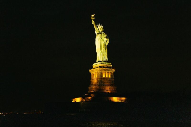 NYC: Circle Line 2h Harbor Lights Cruise Skip-The-Box-Office - Comfort and Convenience Onboard