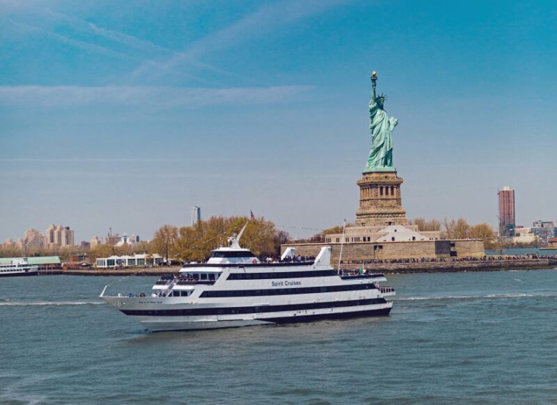 NYC: City Cruises Brunch, Lunch, or Dinner Buffet Cruise - Food & Beverage Experience