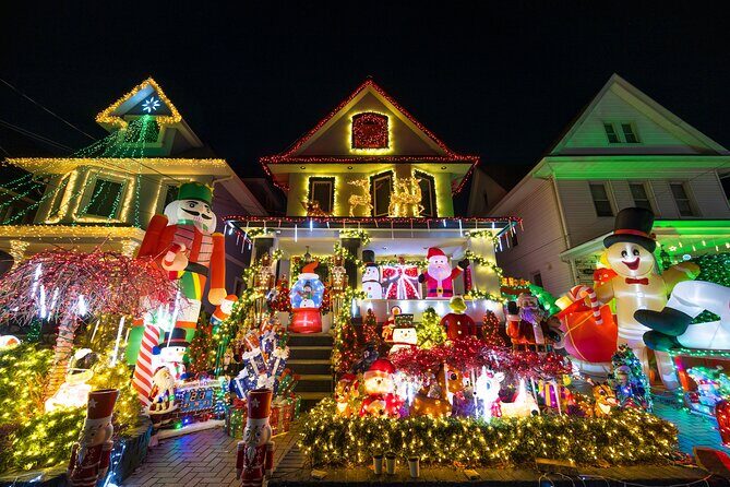 NYC: Dyker Heights Christmas Lights Express Hot Coco+Santa Cookie - The Experience in Detail