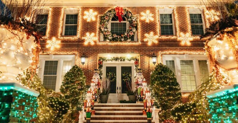NYC: Dyker Heights Christmas Lights & Skyline View Bus Tour - Practicalities: Transportation, Timing, and Comfort