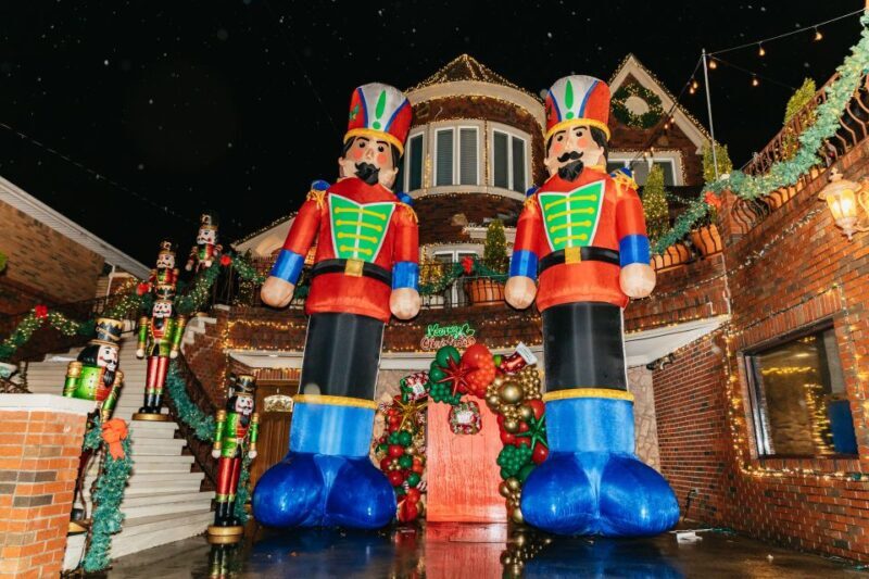 NYC: Dyker Heights Christmas Lights & Skyline View Bus Tour - Authentic Experiences and Critical Observations