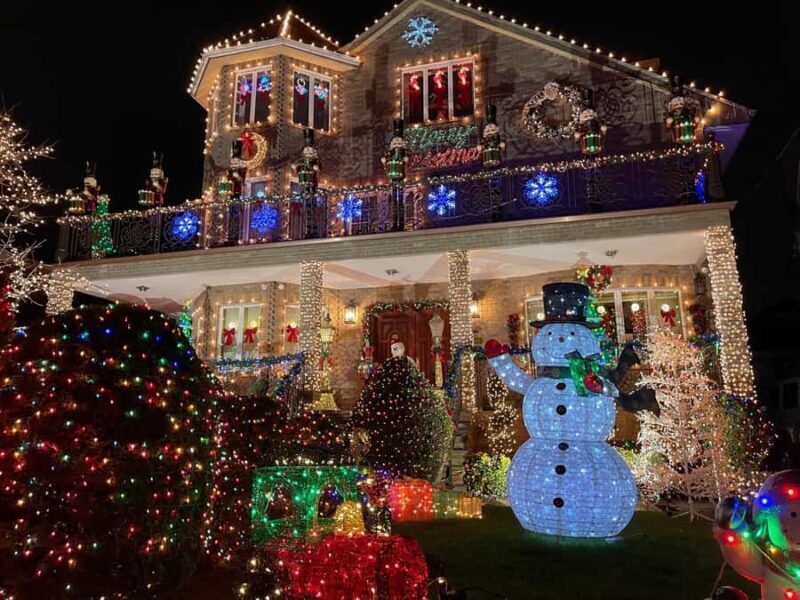 NYC: Dyker Heights Christmas Lights Tour with Guide - An Honest Look at the Dyker Heights Christmas Lights Tour