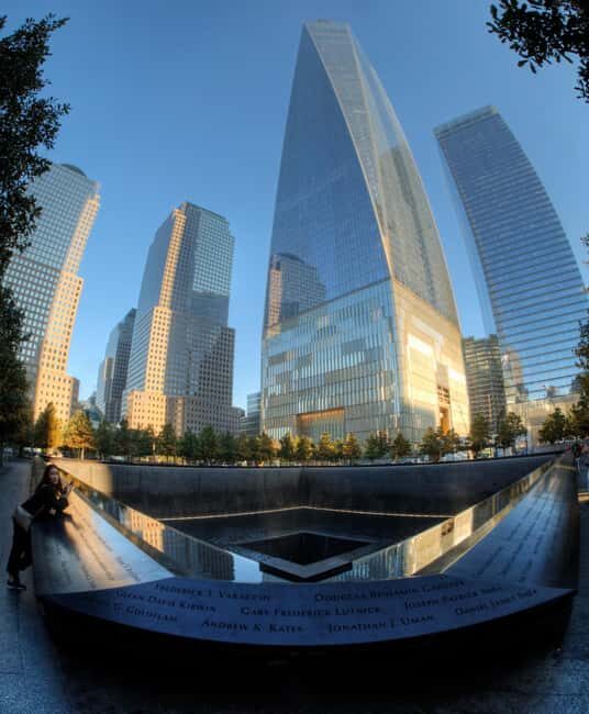 NYC: Financial District Guided Walking Tour English-Spanish - Exploring the Financial District’s Main Landmarks