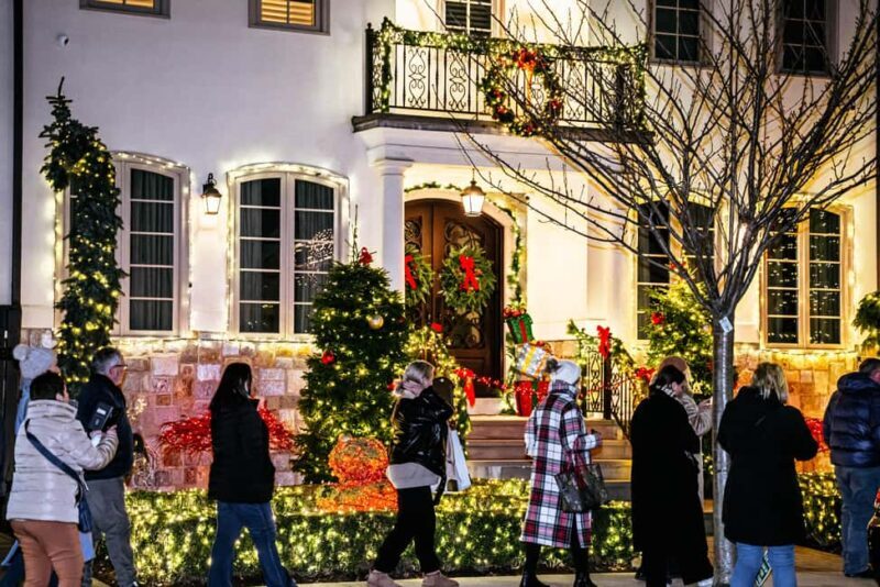 NYC: Holiday Lights and Dyker Heights Luxury Bus Tour - An In-Depth Look at the Tour Experience